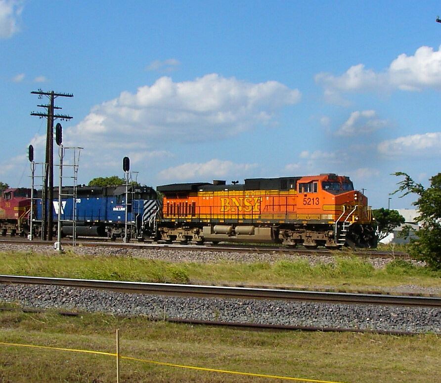 BNSF 5213 & MRL 310